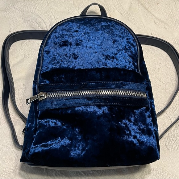 Design Lab Lord & Taylor | Bags | Design Lab Lord Taylor Navy Velvet ...